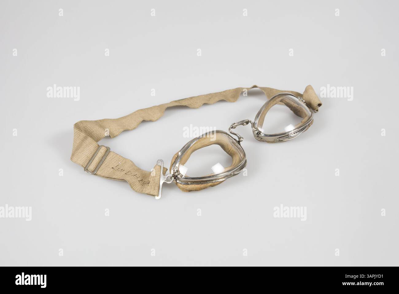 Luxor flight goggles, designed by E. B. Meyrowitz in the mid-1920s ...