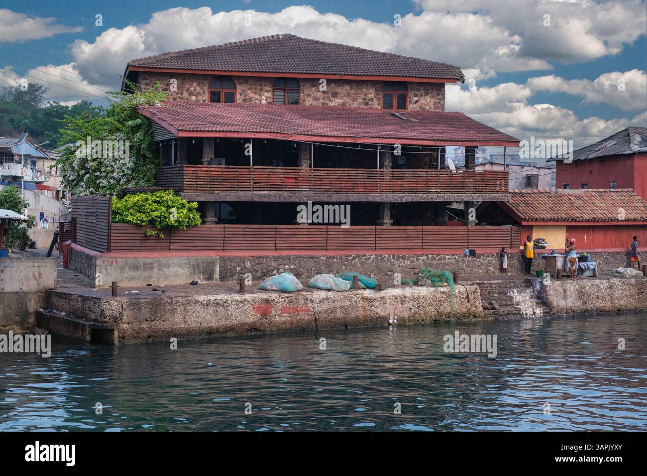 Ghana, Elmina. Coconut Grove Bridge House Stock Photo - Alamy
