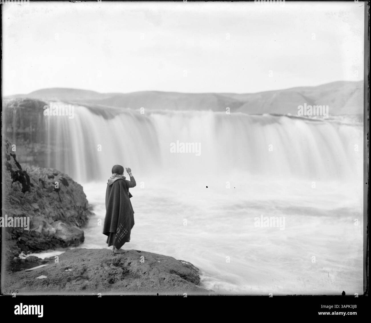 This photograph by Lee Moorhouse depicts the Dalles of the Columbia ...