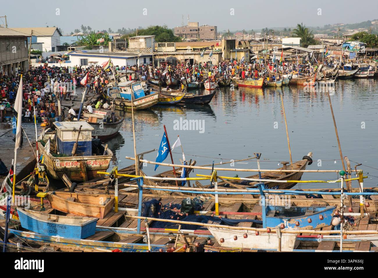 Elmina, Ghana. Morning Customers Throng the Elmina Fish Market Stock ...