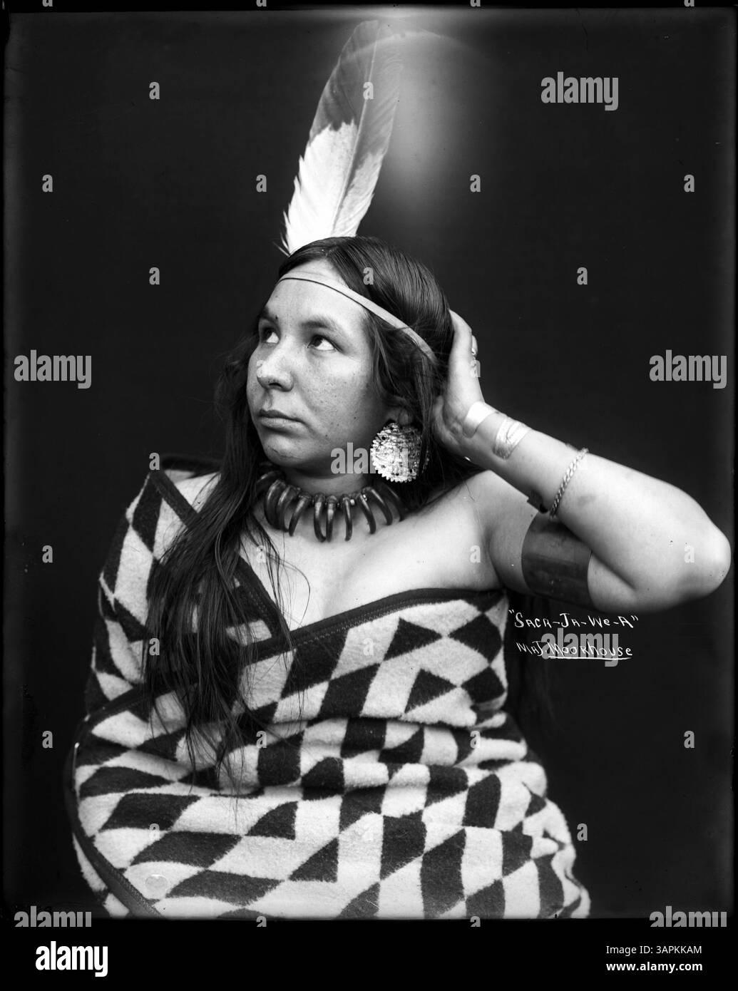 Native women in regalia Black and White Stock Photos & Images - Alamy