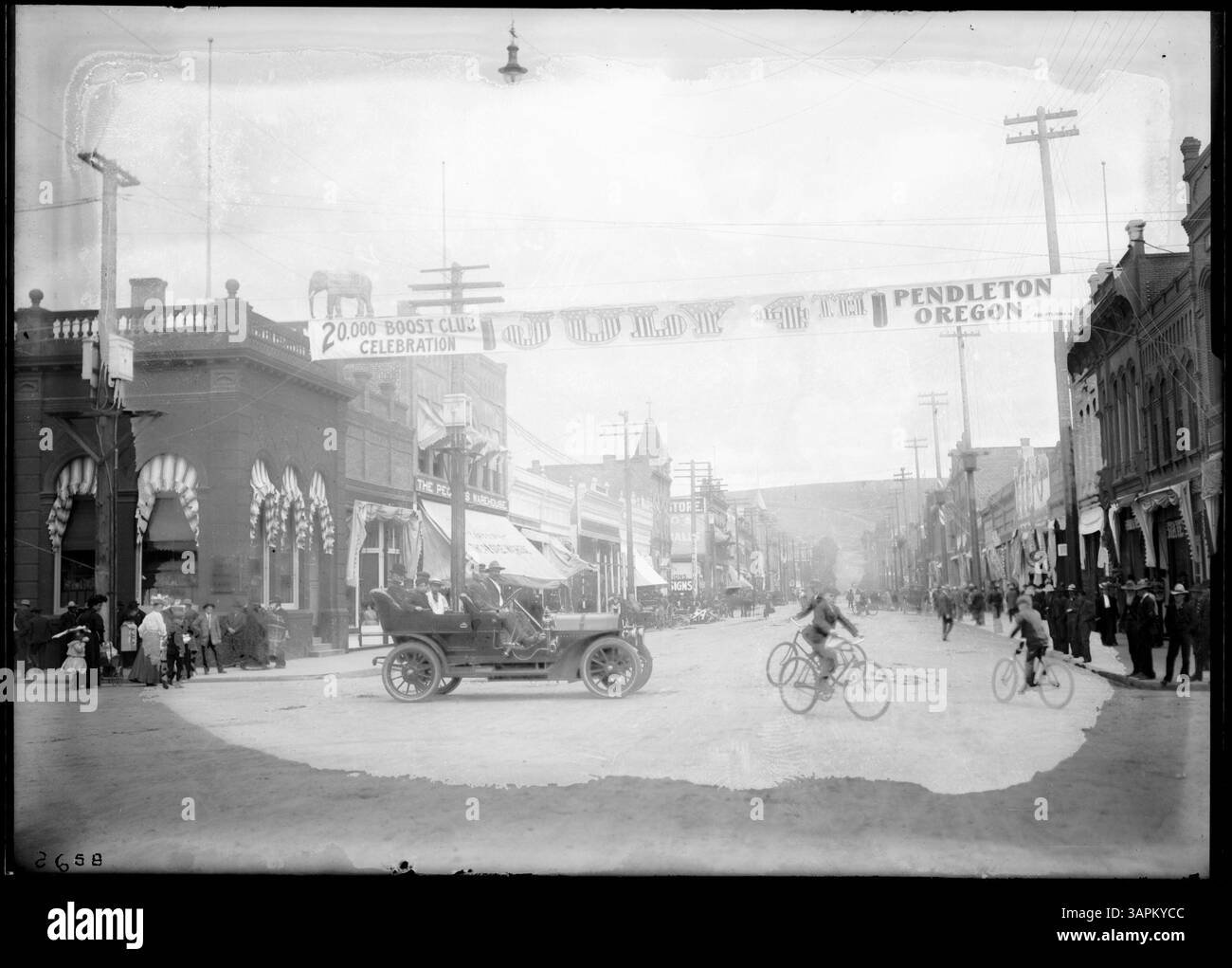 This image captures street scenes in Pendleton during the '20,000 Boost ...