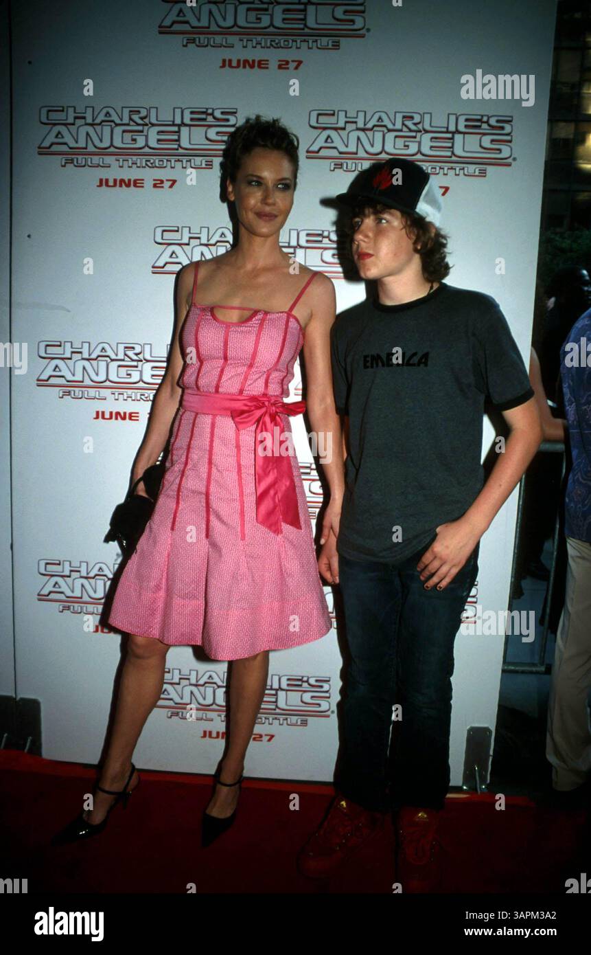 CHARLIE'S ANGELS FULL THROTTLE PREMIERE AT LOEWS LINCOLN SQUARE.06/25 ...