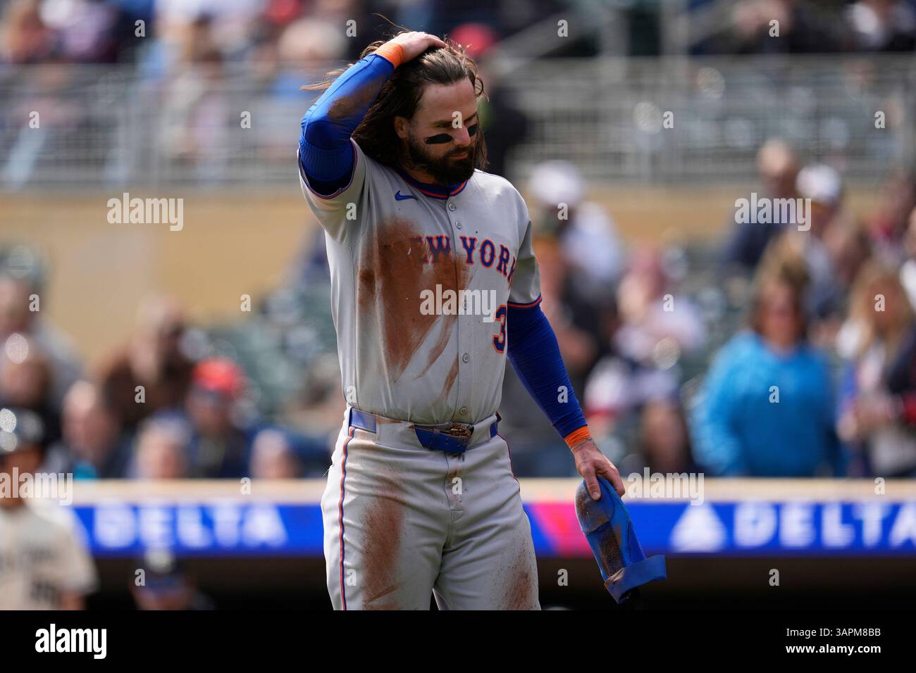 New York Mets' Jesse Winker (3) walks back to the dugout after being ...
