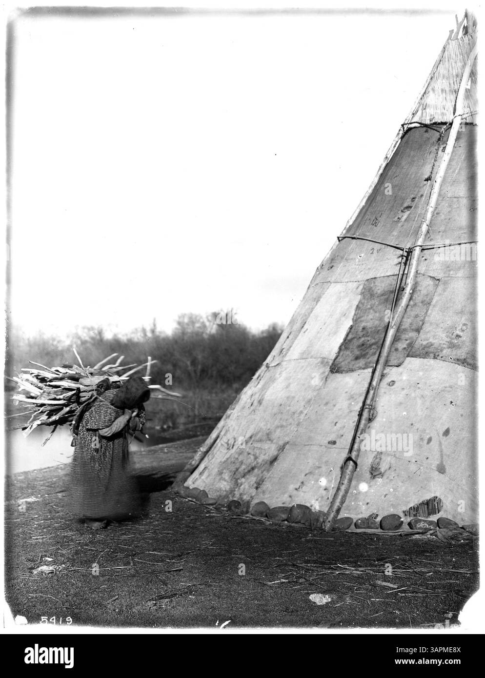 Native american daily life Cut Out Stock Images & Pictures - Alamy
