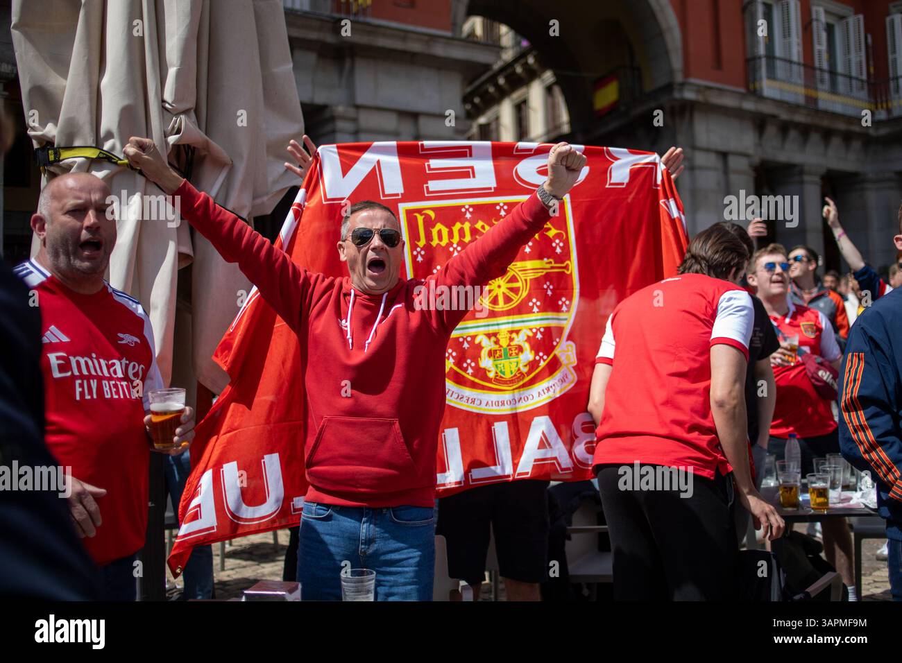 Madrid, Spain. 16th Apr, 2025. Several Arsenal fans sing and celebrate ...