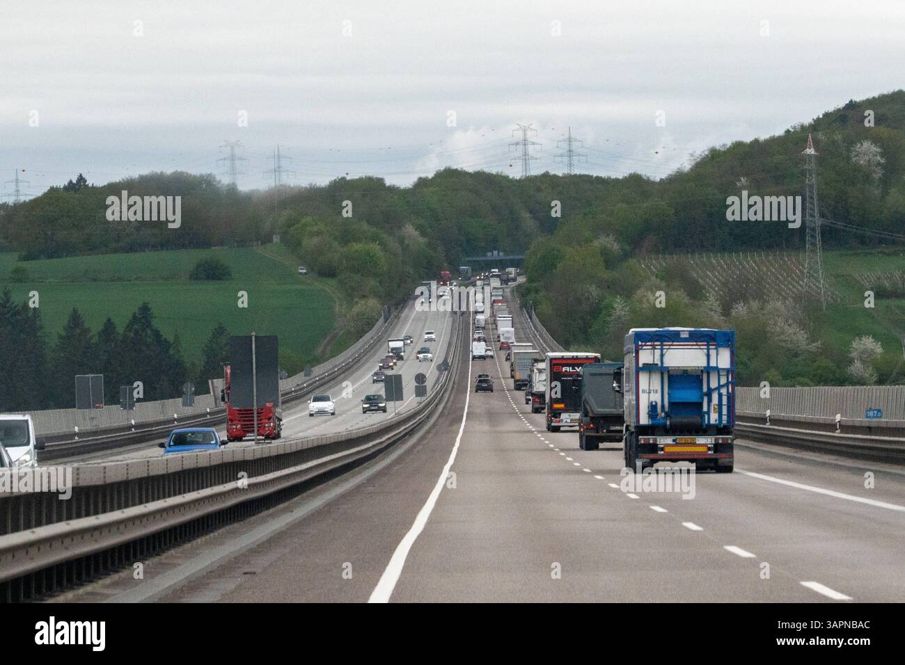 Viel Verkehr auf den Autobahnen um die Ostertage 16.04.2025: , Autobahn ...