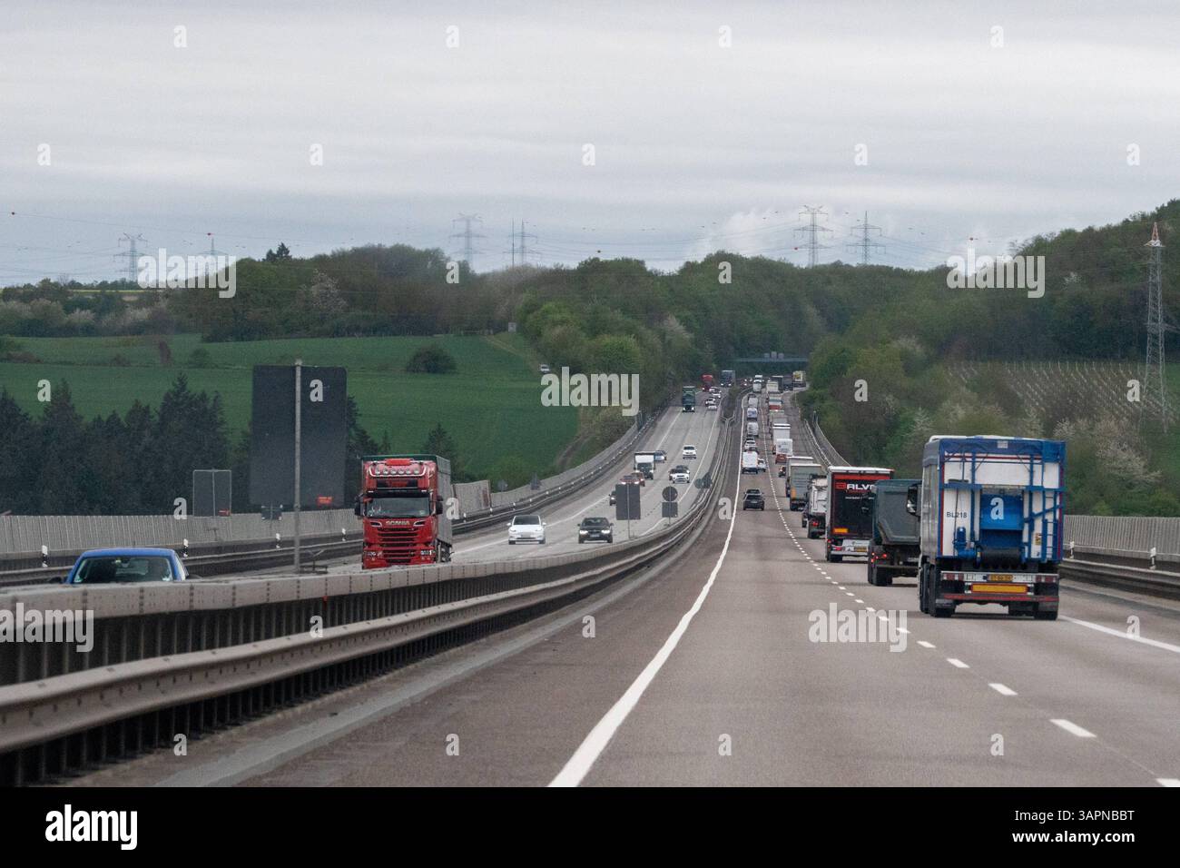 Viel Verkehr auf den Autobahnen um die Ostertage 16.04.2025: , Autobahn ...