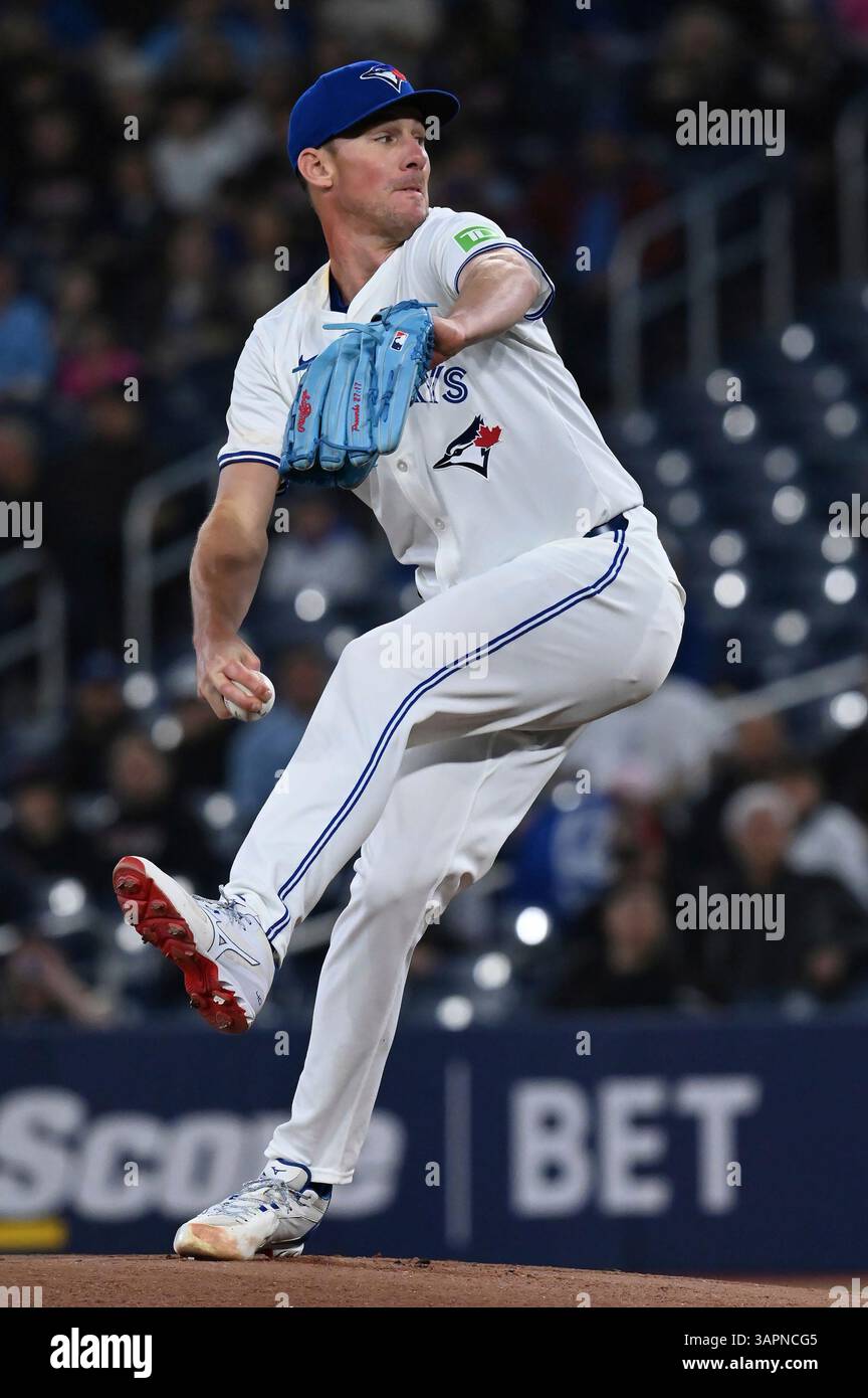Toronto Blue Jays starting pitcher Chris Bassitt (40) throws to an ...