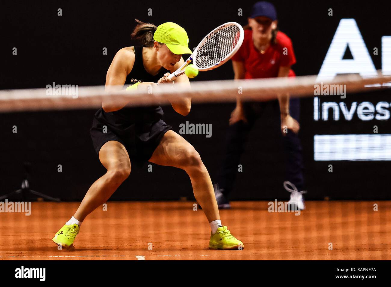 Stuttgart, Deutschland. 16th Apr, 2025. im Bild Iga Swiatek Jana Fett ...