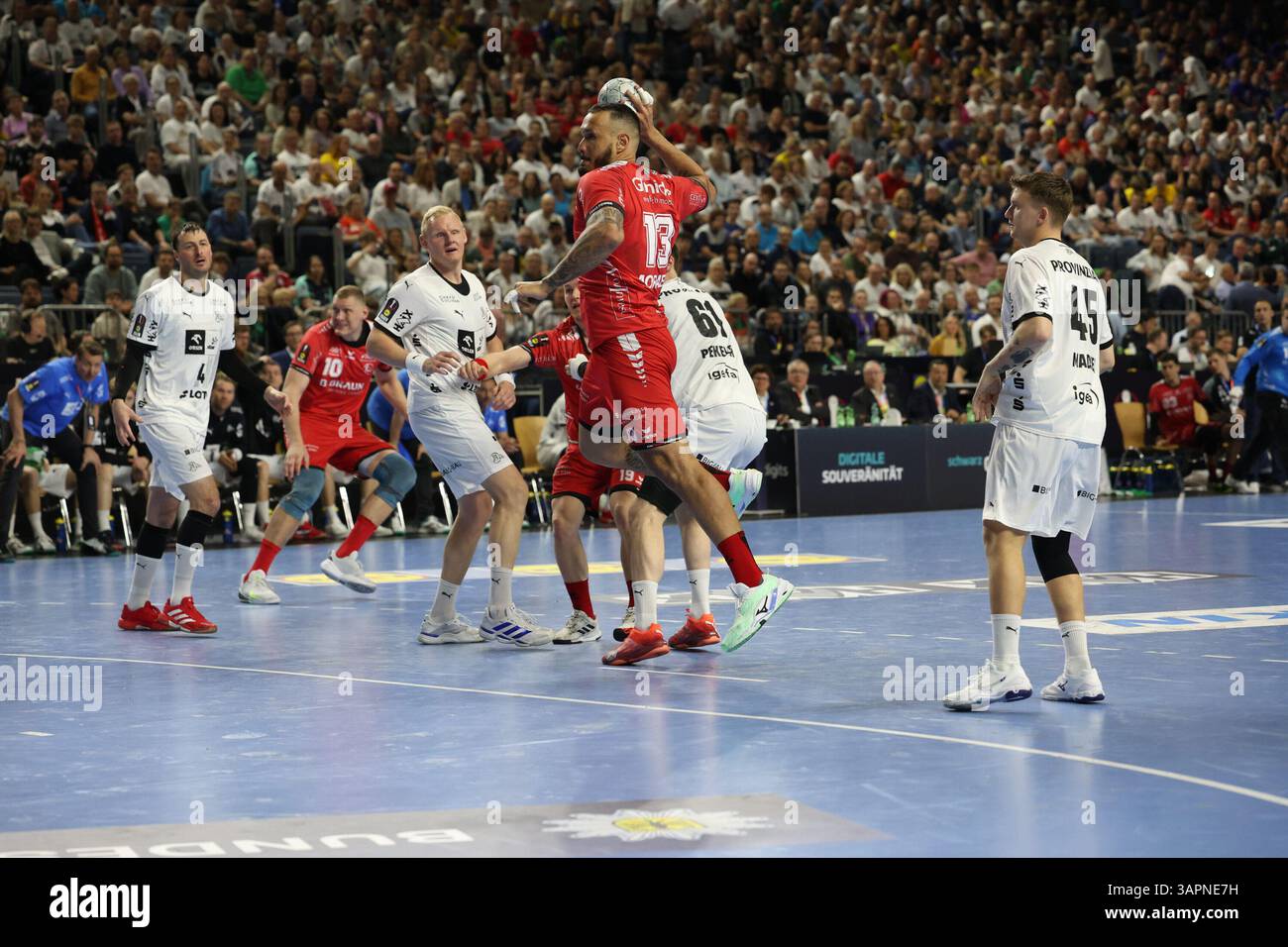 Koeln, Deutschland. 13th Apr, 2025. v.l. Domagoj Duvnjak (THW Kiel #04 ...