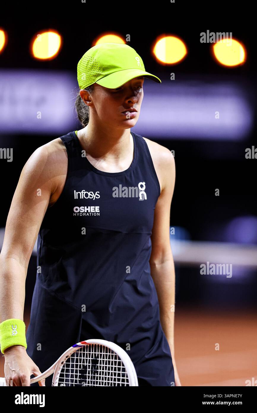 Stuttgart, Deutschland. 16th Apr, 2025. im Bild Iga Swiatek Jana Fett ...