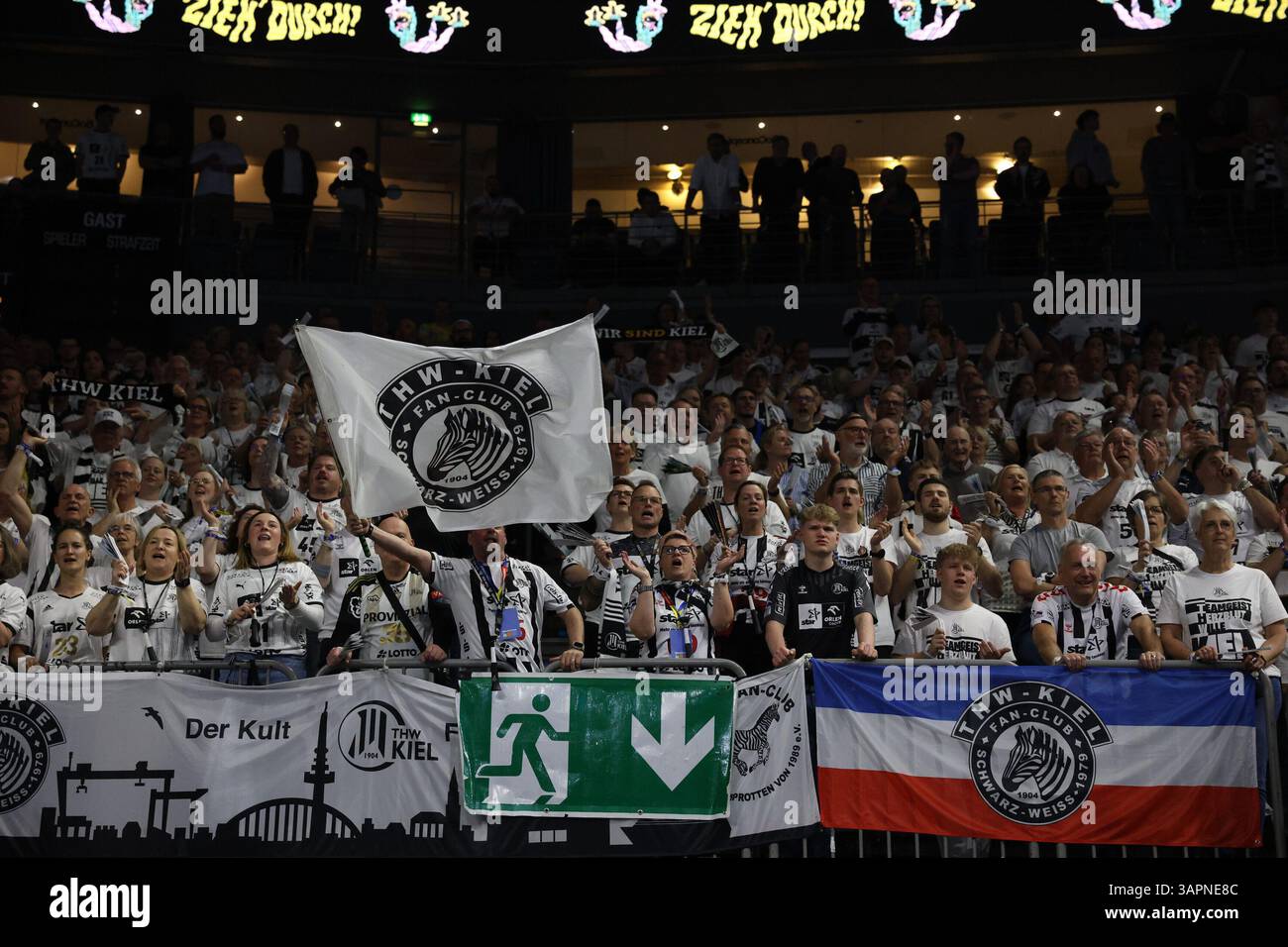 Koeln, Deutschland. 13th Apr, 2025. v.l. Fans THW Kiel THW Kiel vs. MT ...