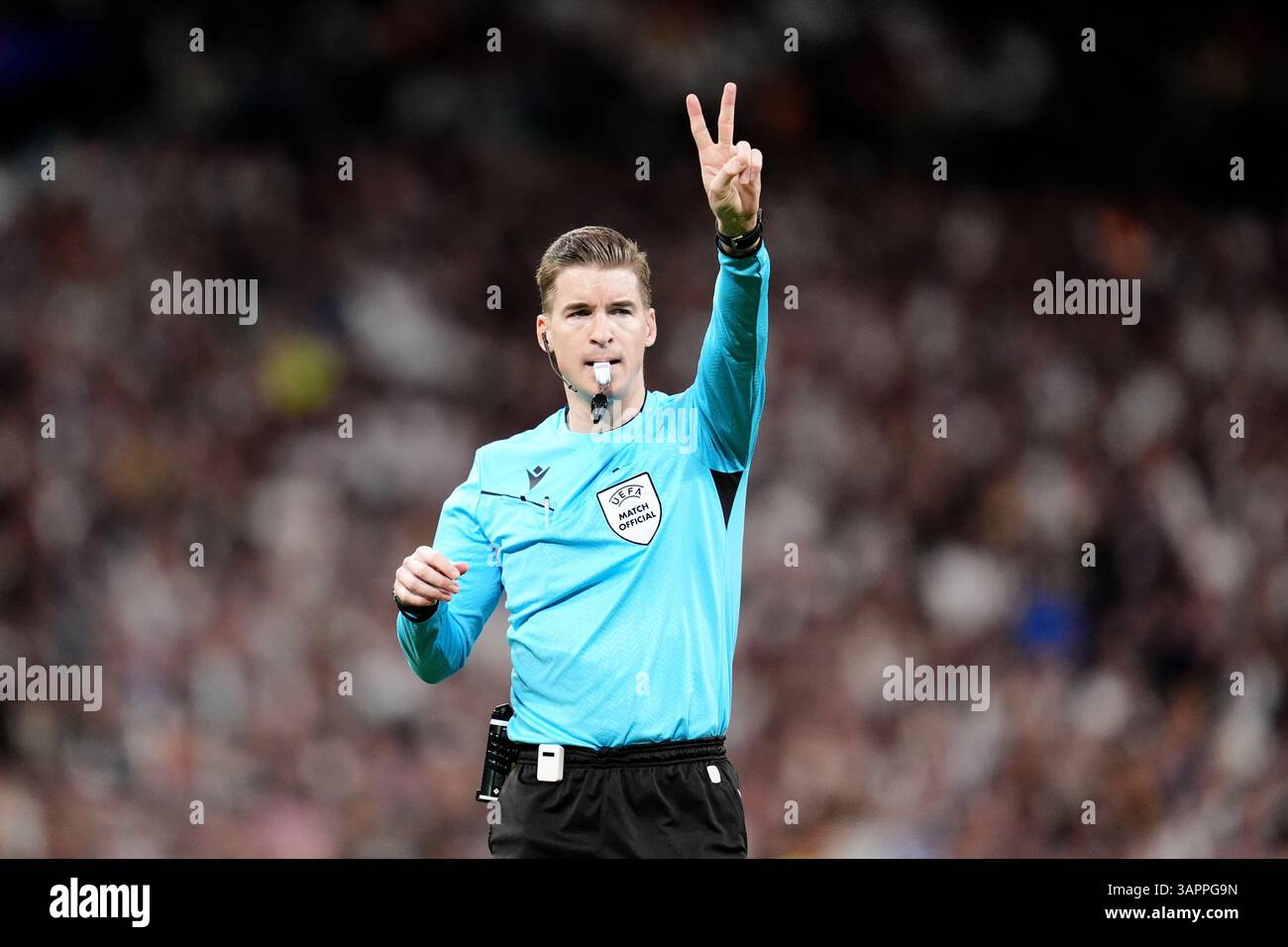 Referee Francois Letexier during the UEFA Champions League quarter ...