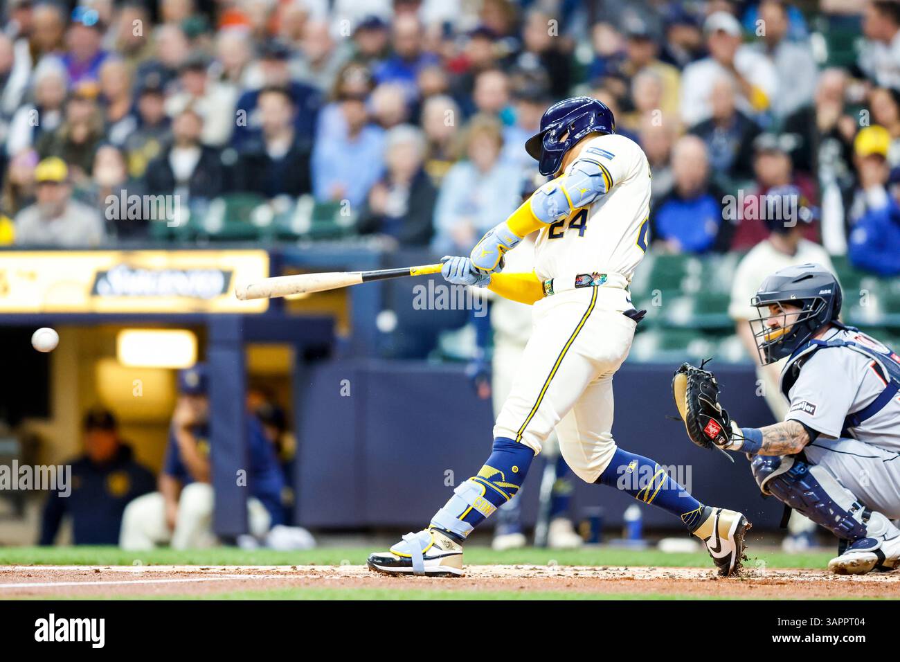 MILWAUKEE, WI - APRIL 16: Milwaukee Brewers catcher William Contreras ...