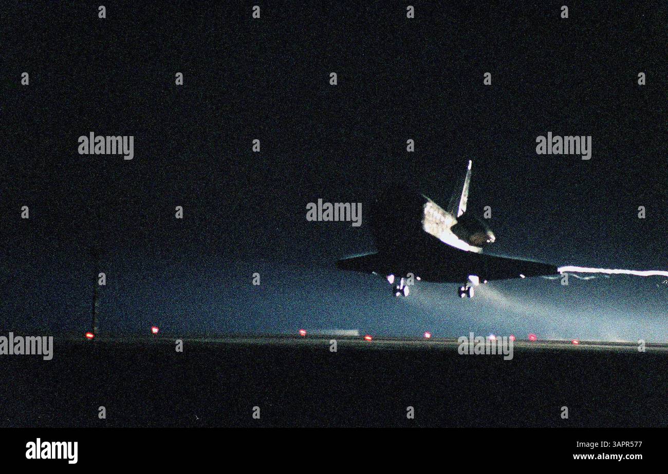 June 6, 1999 - Bright lights at KSC's Shuttle Landing Facility runway ...