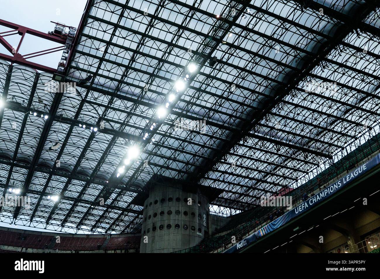 Mailand, Italien. 16th Apr, 2025. Innenansicht San Siro vor Spielbeginn UEFA Champions League ...