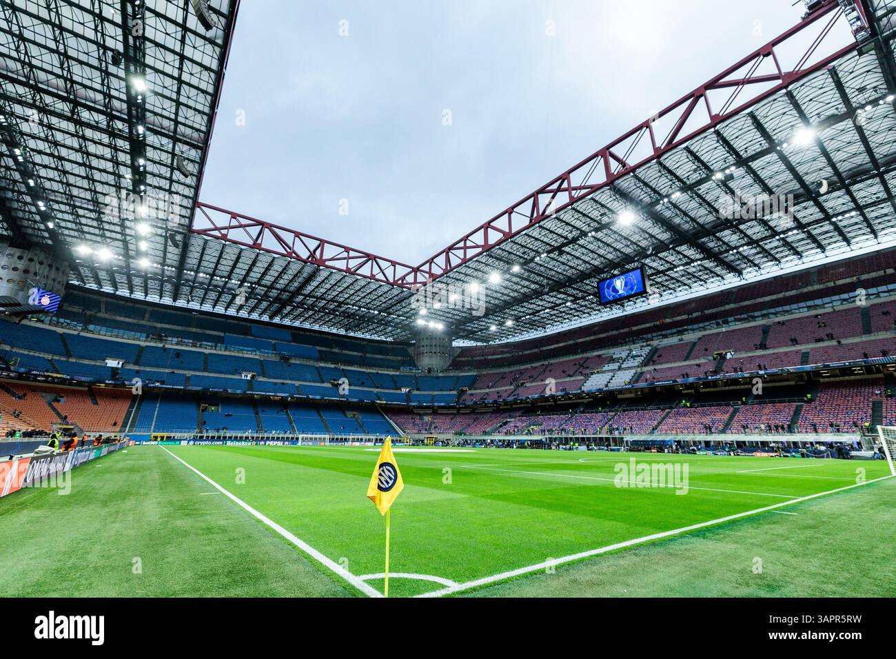 Mailand, Italien. 16th Apr, 2025. Innenansicht San Siro vor Spielbeginn UEFA Champions League ...
