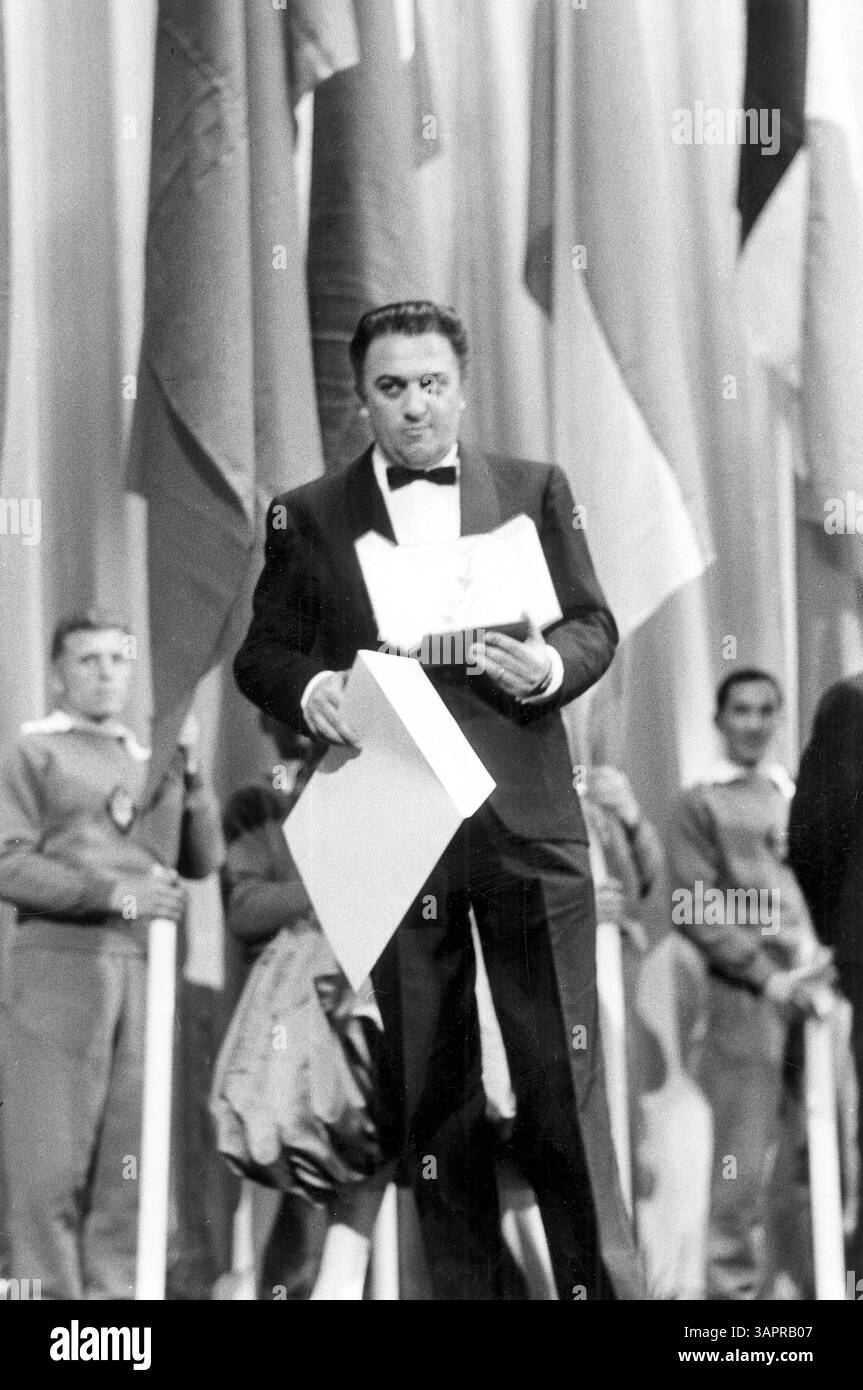 07 21 05 Black and White Stock Photos & Images - Alamy