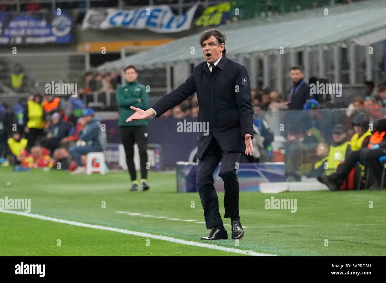 Inter Milan's head coach Simone Inzaghi gives instructions from the ...