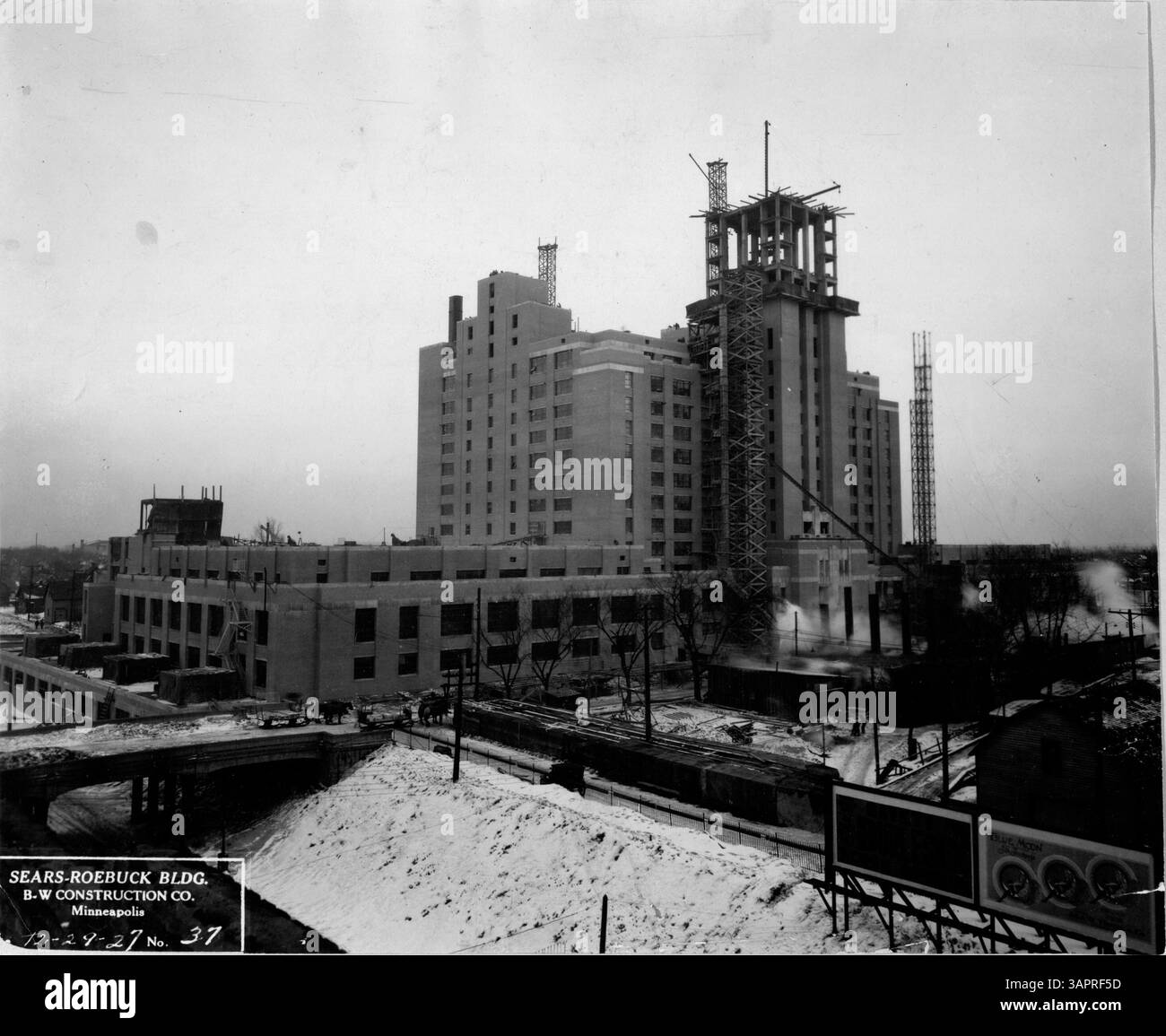 The photo shows the construction of the Sears Roebuck Building on Lake ...
