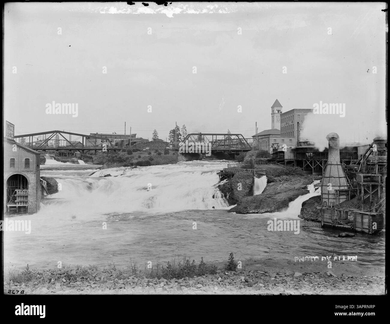 Spokane river falls in Black and White Stock Photos & Images - Alamy