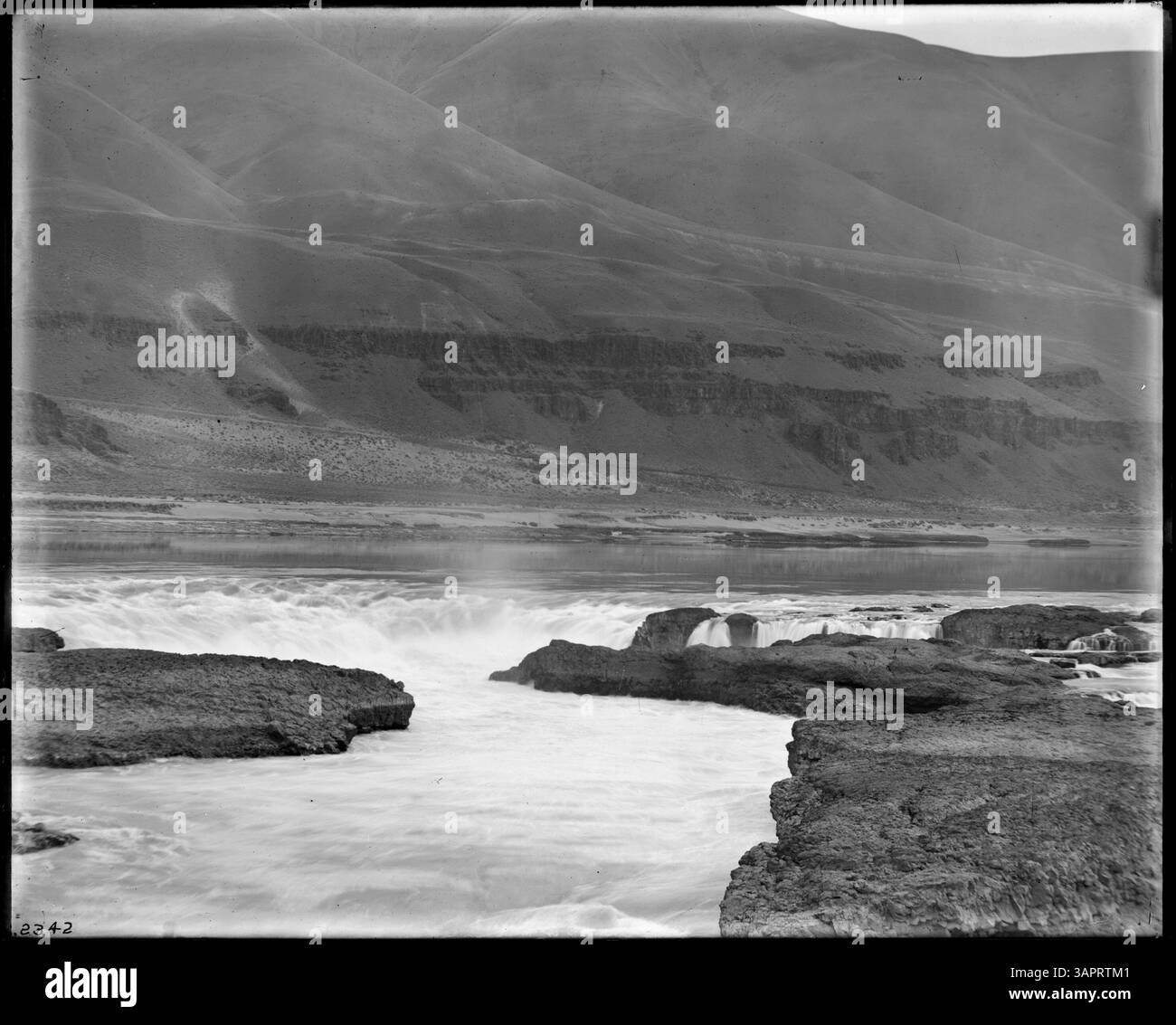 This photograph by Lee Moorhouse captures the Columbia River at the ...