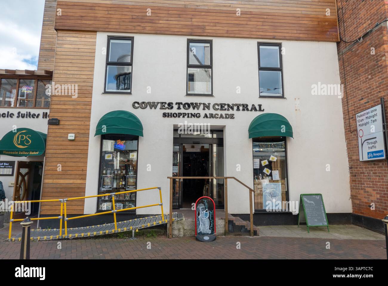 Isle of wight shopping hi-res stock photography and images - Alamy
