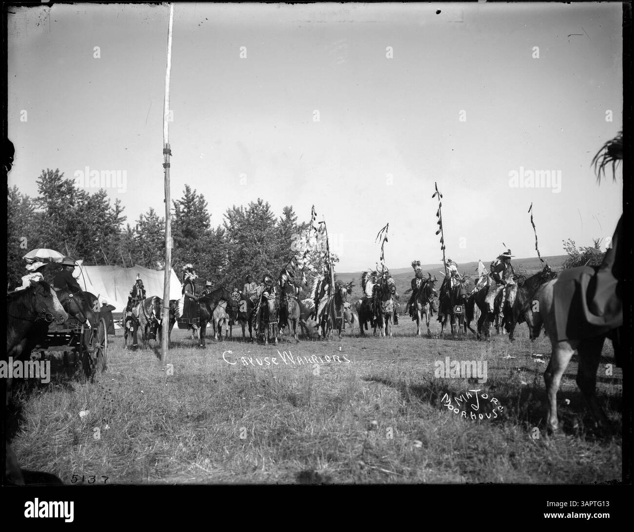 Lee Moorhouse's photograph depicts Cayuse Indians wearing 'war dress ...