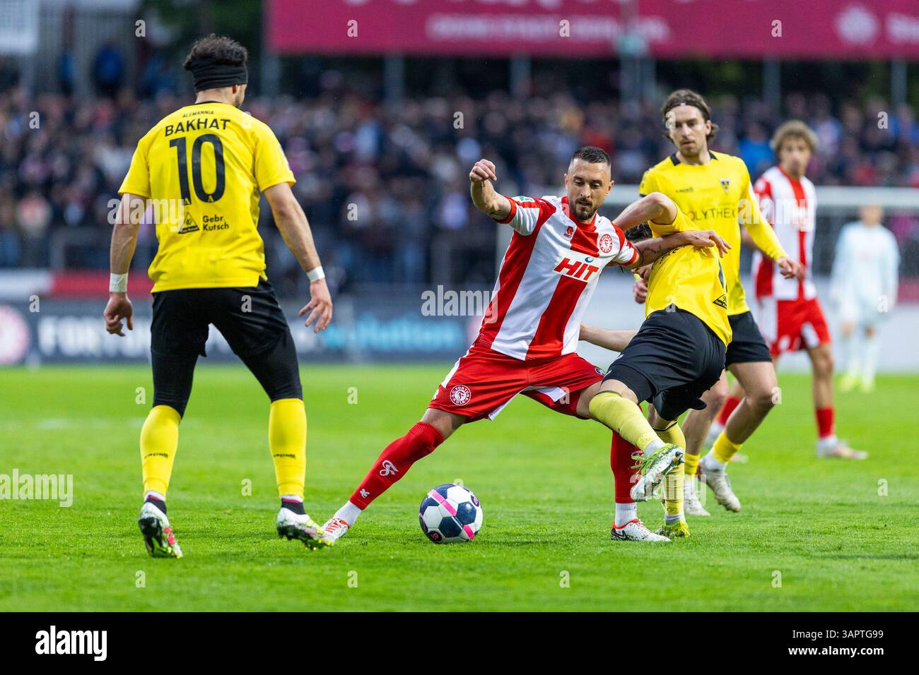 Anas Bakhat (Alemannia Aachen, 10), Stipe Batarilo (Fortuna K?ln, #8 ...