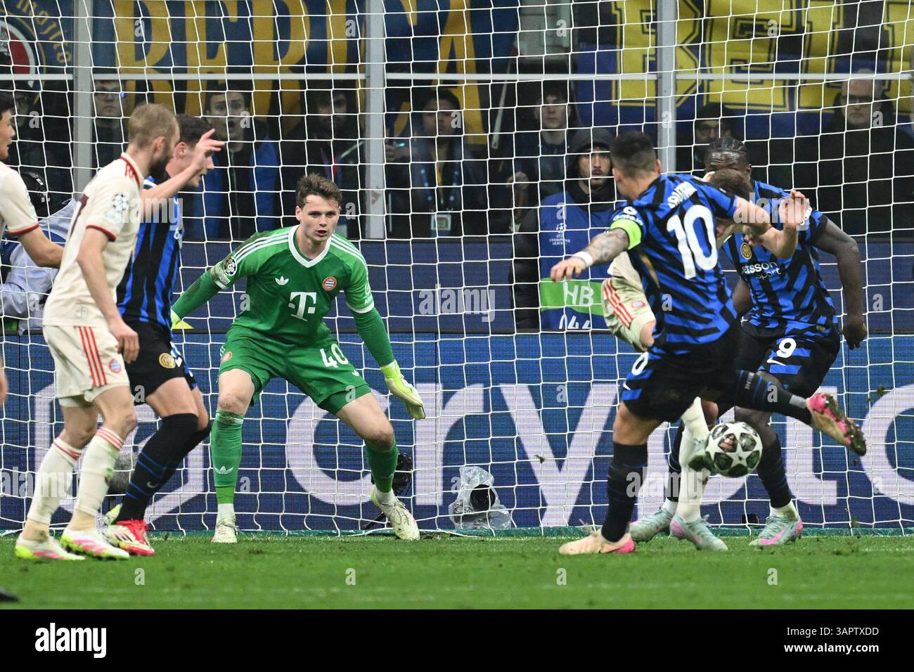 Mailand, Italy. 16th Apr, 2025. Soccer: Champions League, Inter Milan - Bayern Munich, knockout ...