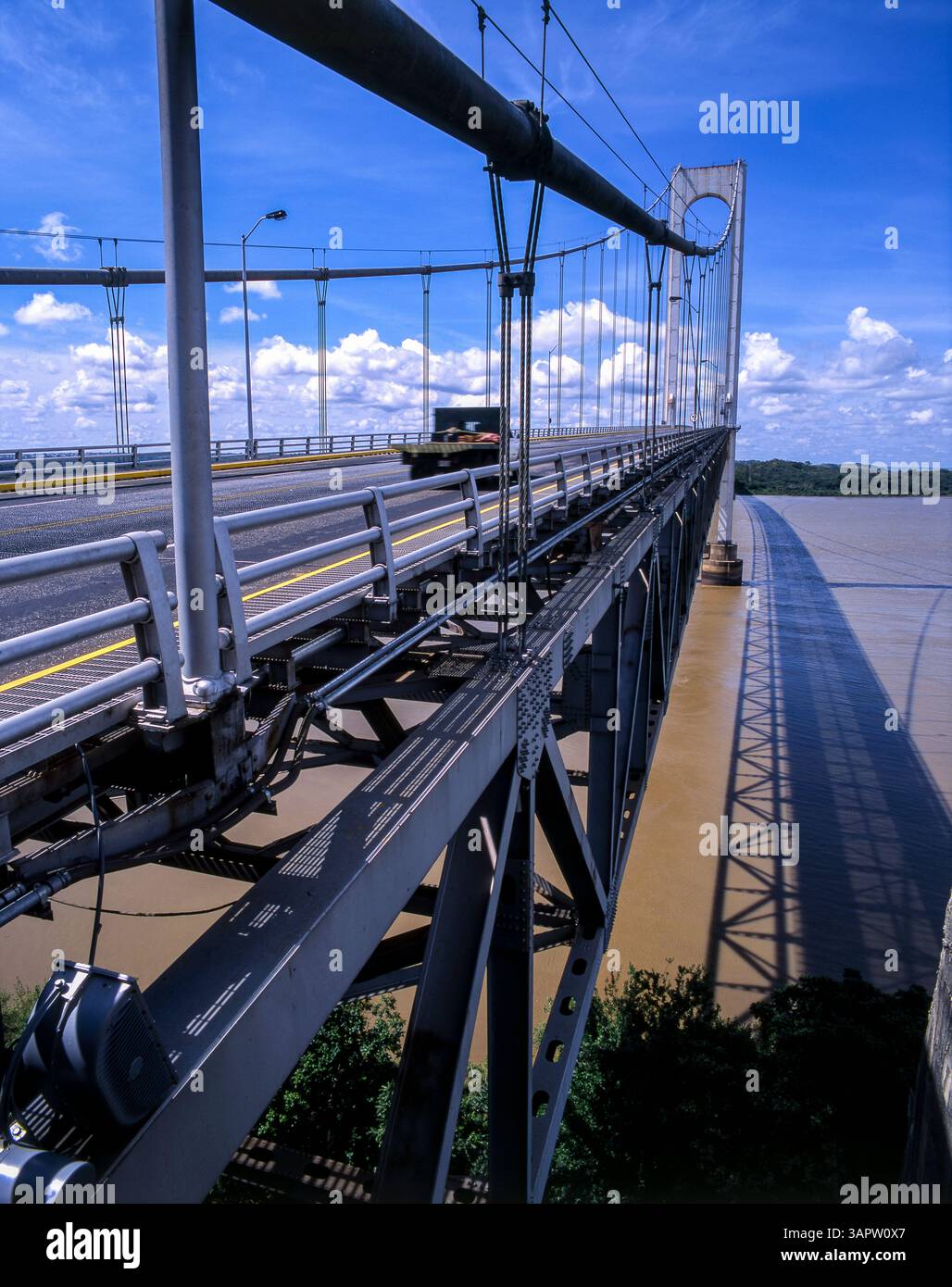 Puentes de cable hi-res stock photography and images - Alamy