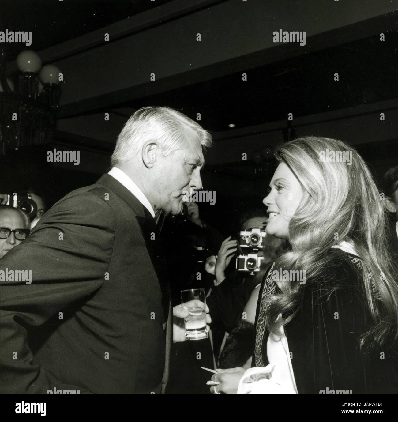 Dyan cannon cary hi-res stock photography and images - Alamy