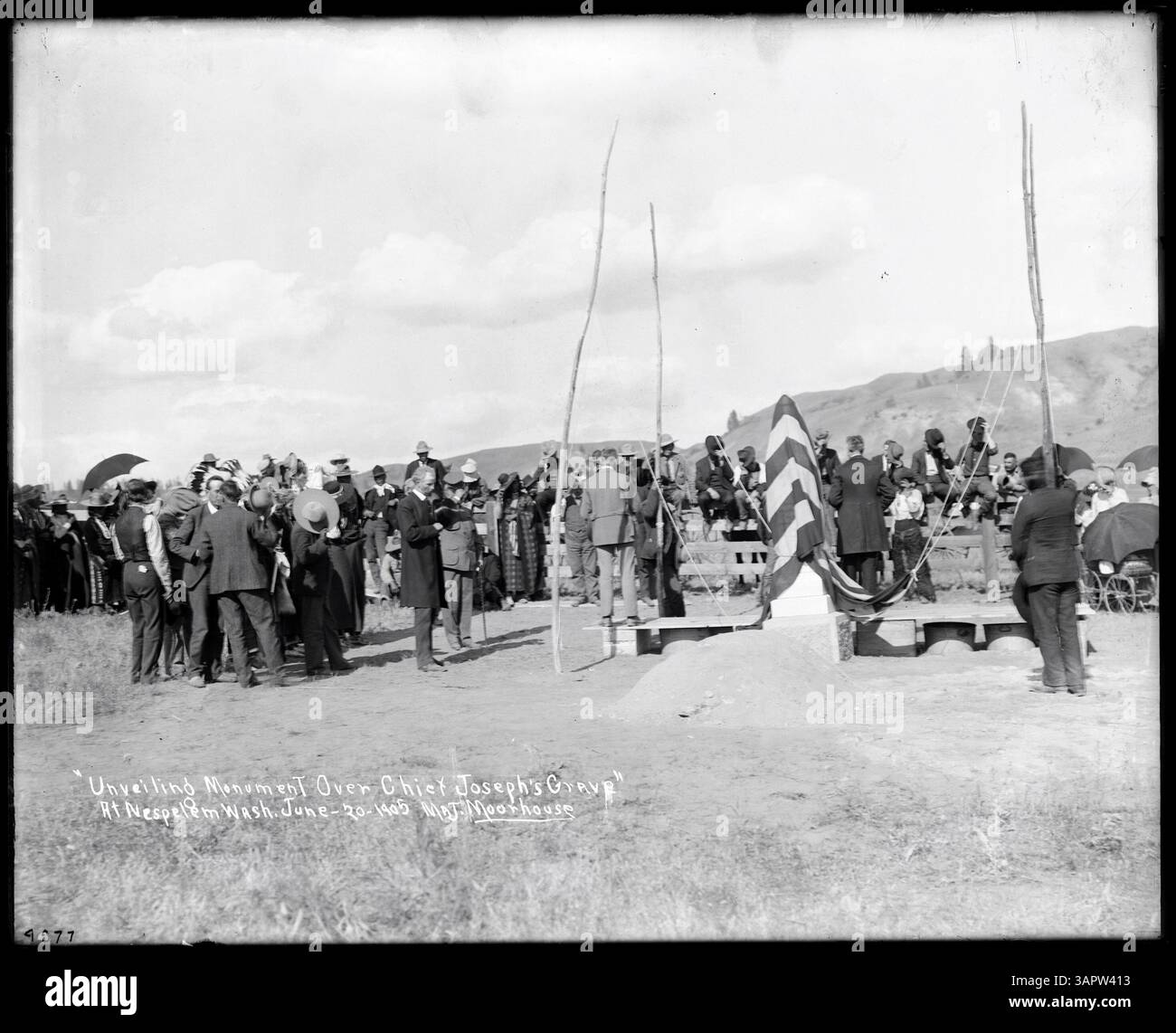 A crowd gathers at the unveiling of the monument over Chief Joseph's ...