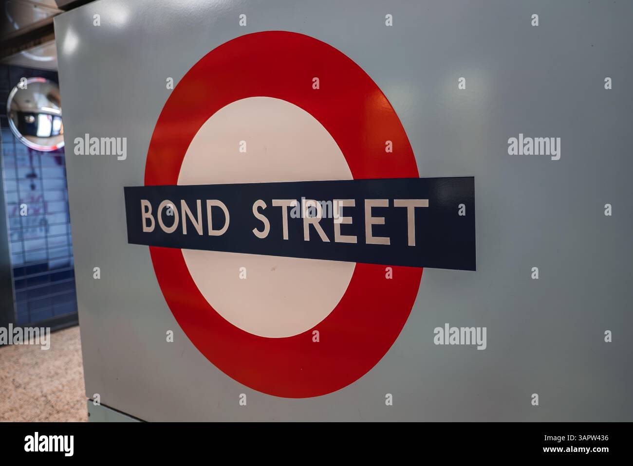Close Up of Bond Street London Underground Roundel Sign Stock Photo - Alamy