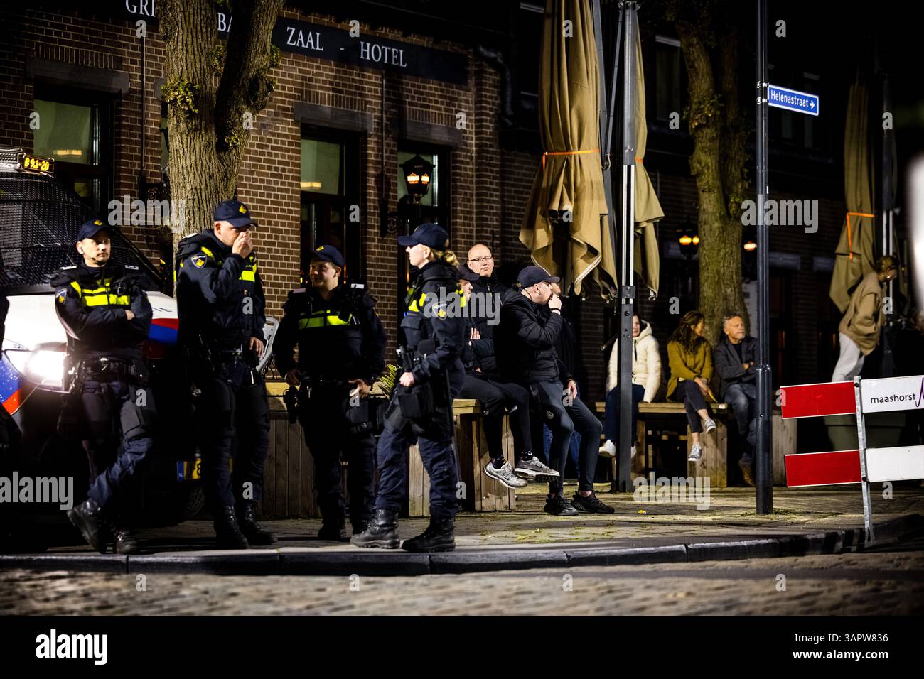 UDEN - Demonstrators during a residents' meeting about a planned azc in ...