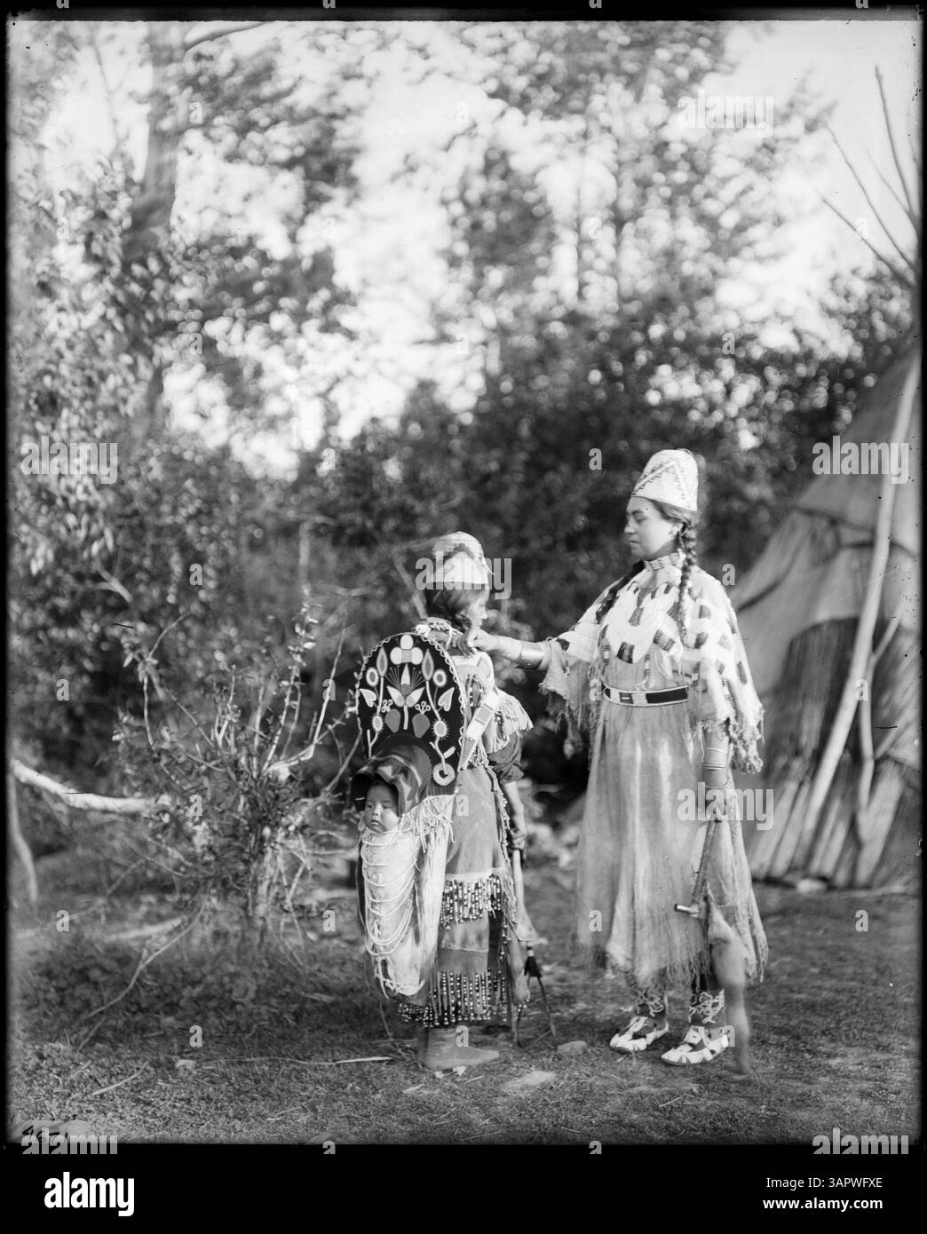 This photograph shows Anna Kash Kash and Lou French, Walla Walla tribal ...