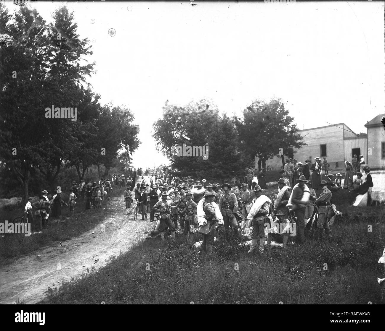 The 28th Infantry Regiment departs from Fort Snelling during a ...