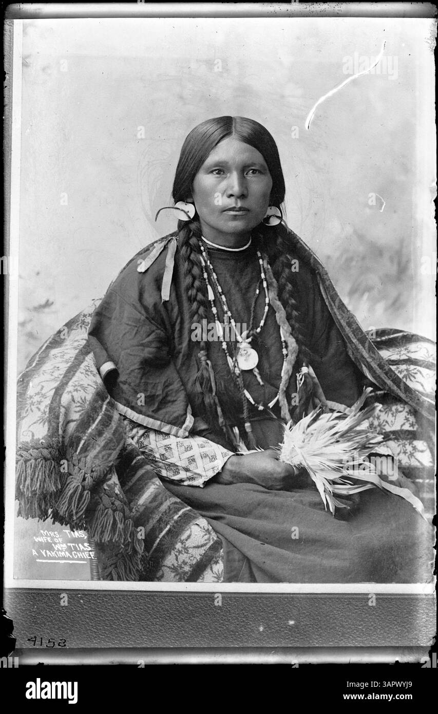 This photograph by Lee Moorhouse, housed in the University of Oregon ...