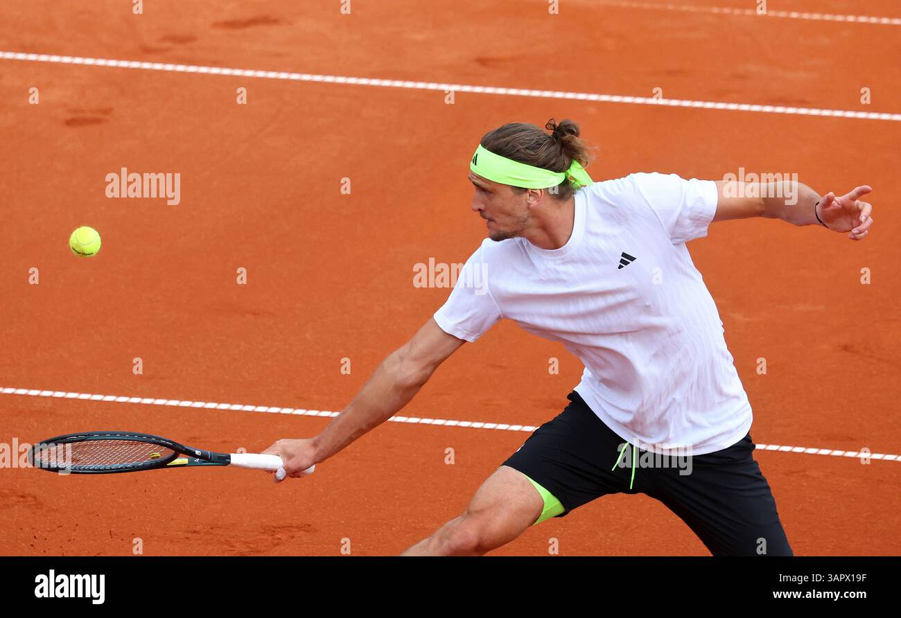 Munich, Germany. 16th Apr, 2025. Tennis: ATP Tour - Munich, Singles, Men, Round of 16, Zverev ...