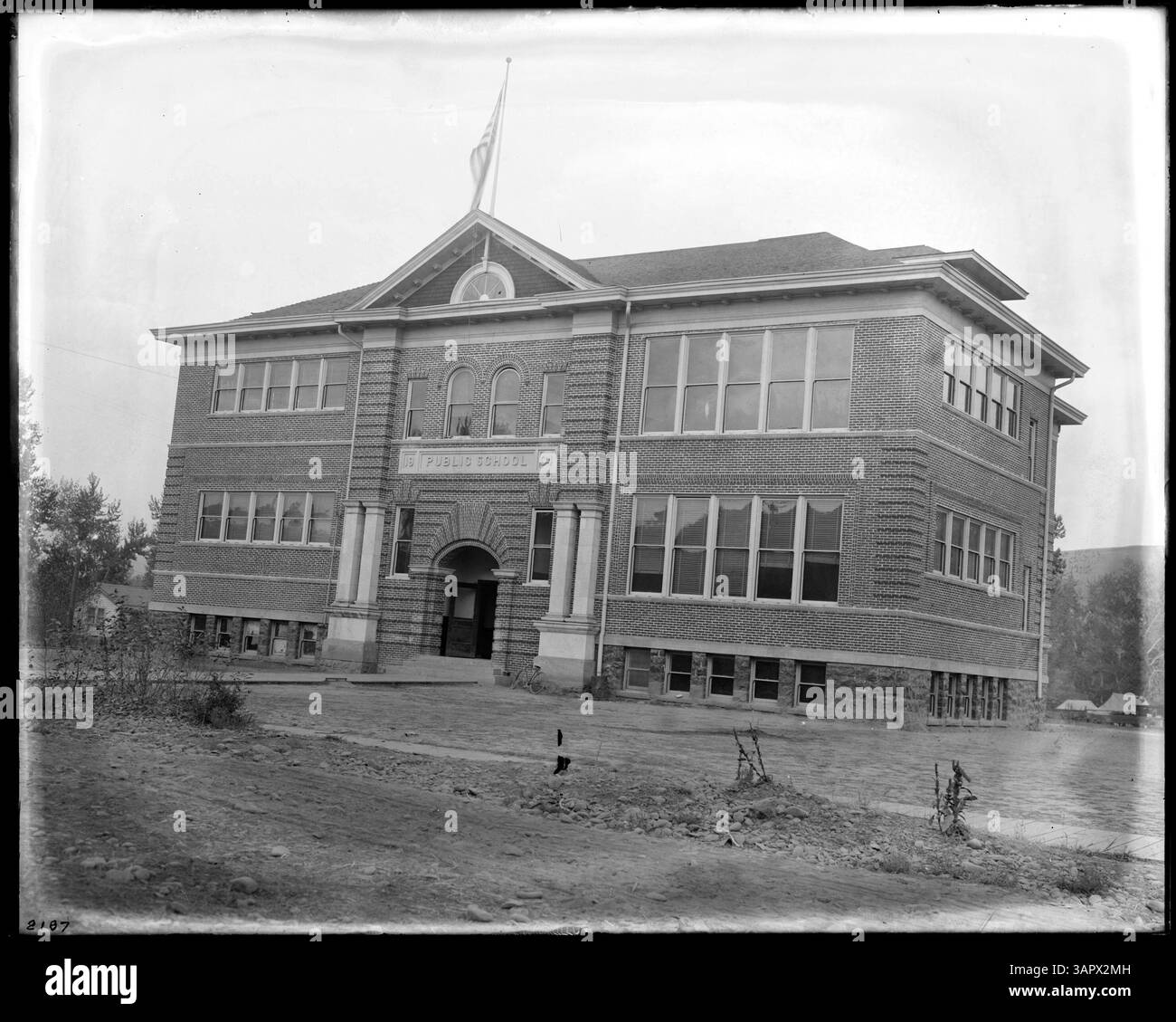 Photograph by Lee Moorhouse showing a public school in Pendleton ...