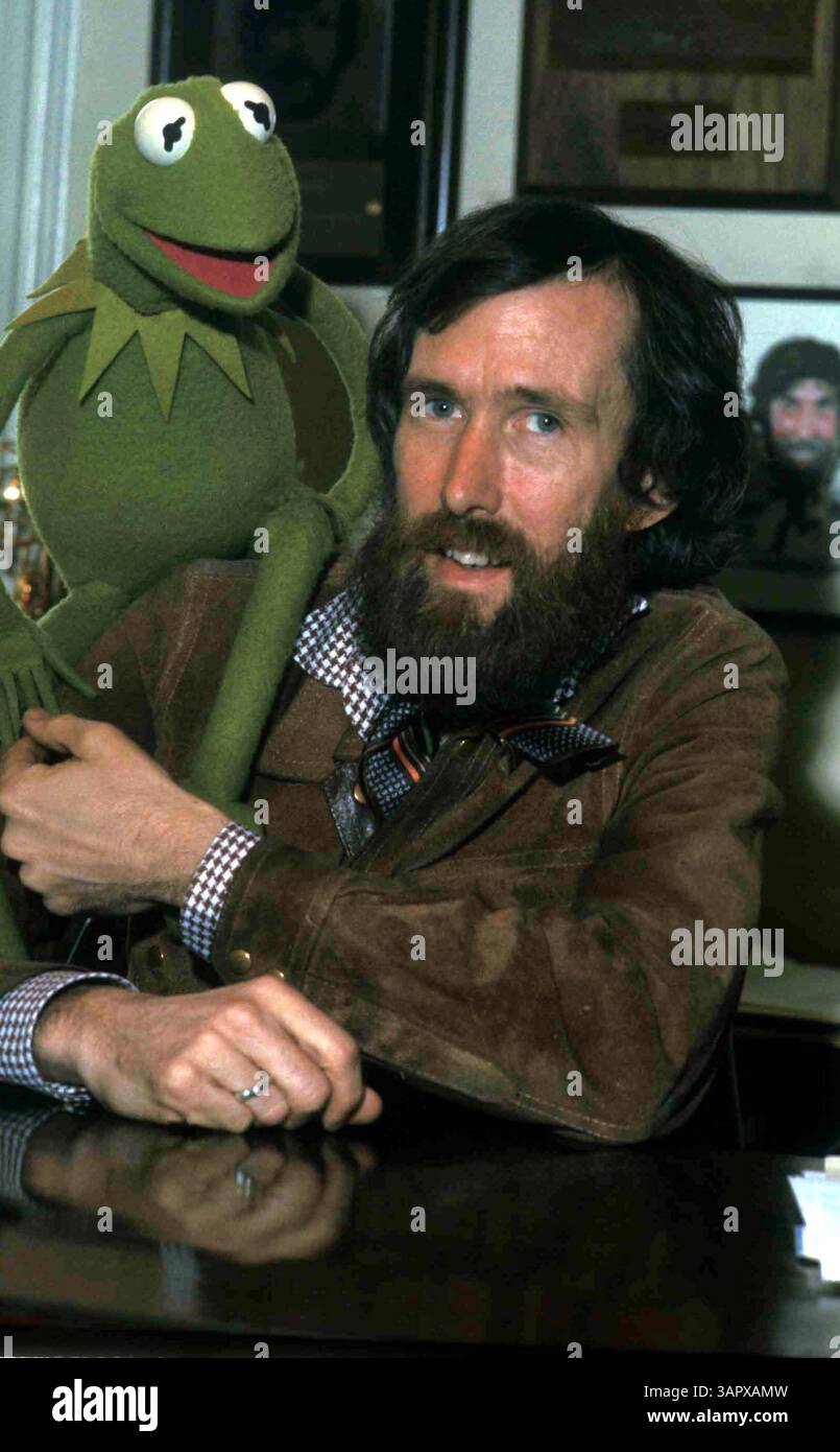 Jan. 1, 2011 - R9701.1981.JIM HENSON WITH KERMIT THE FROG. PHOTOS ...