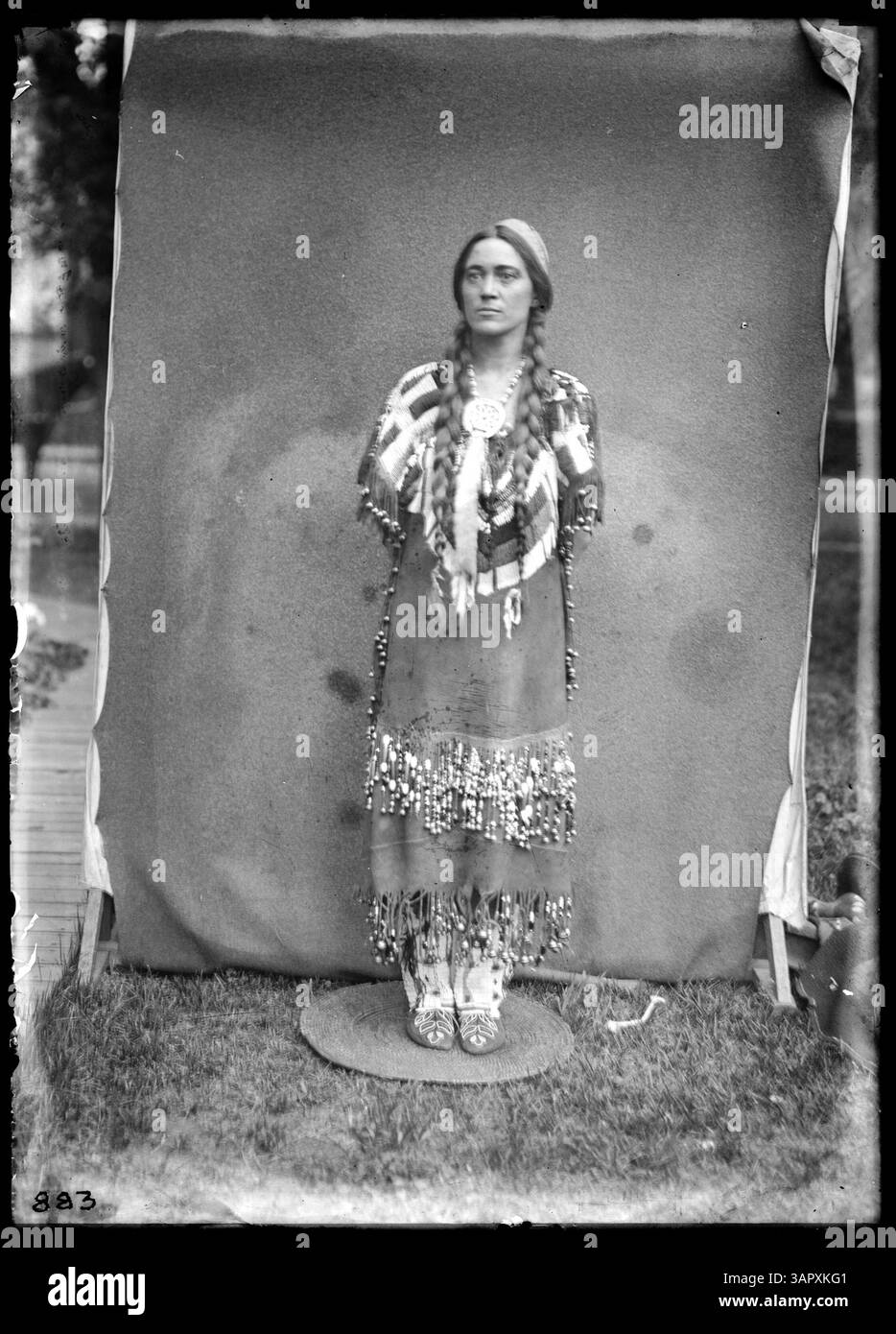 This photograph by Lee Moorhouse depicts a society circus troupe ...