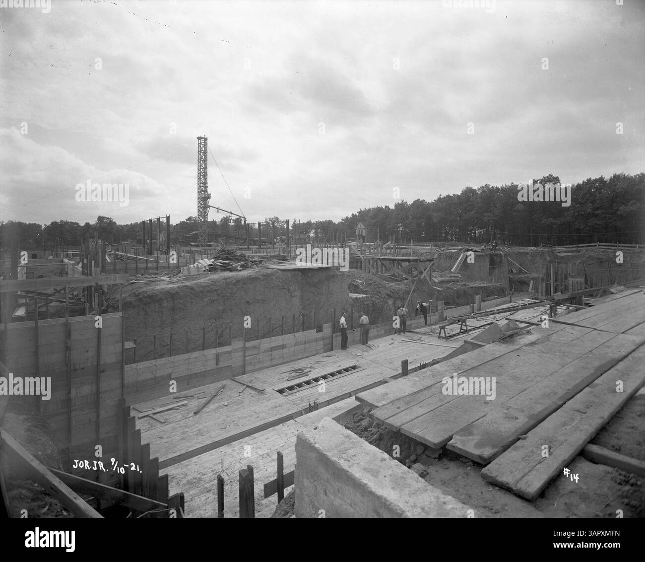 This image shows the construction of Jordan Jr. High School, which was ...