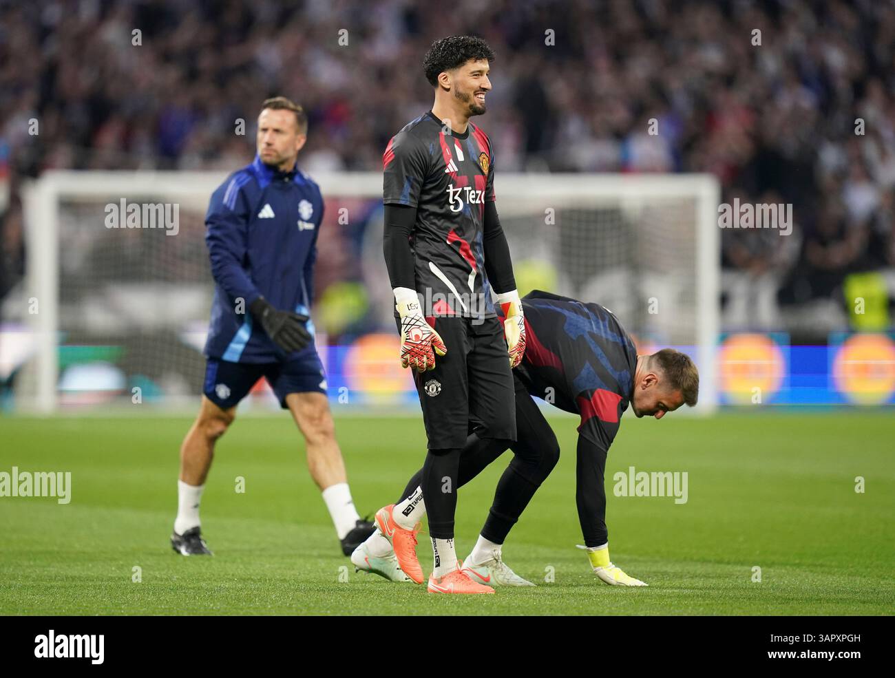 Lyon, France. 10th Apr, 2025. Manchester United goalkeeper Altay ...