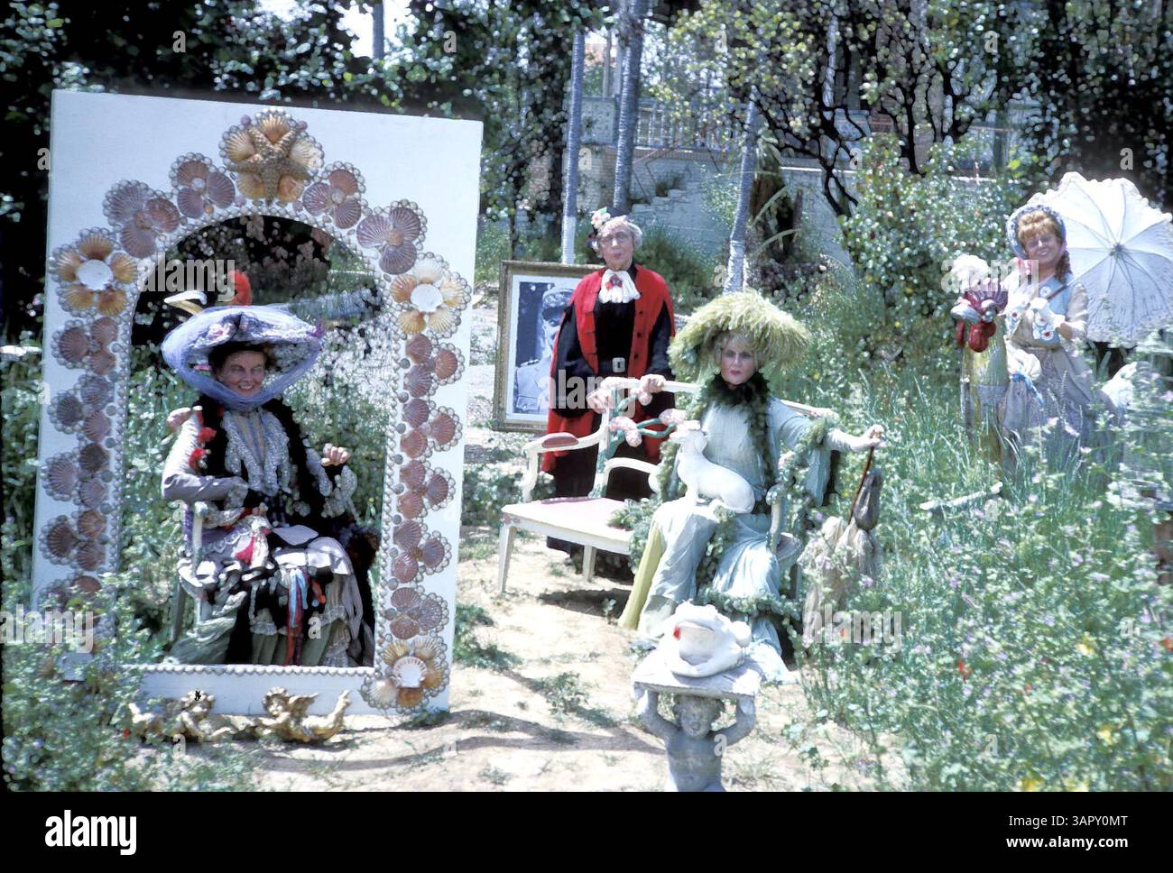 Edith evans chaillot hi-res stock photography and images - Alamy