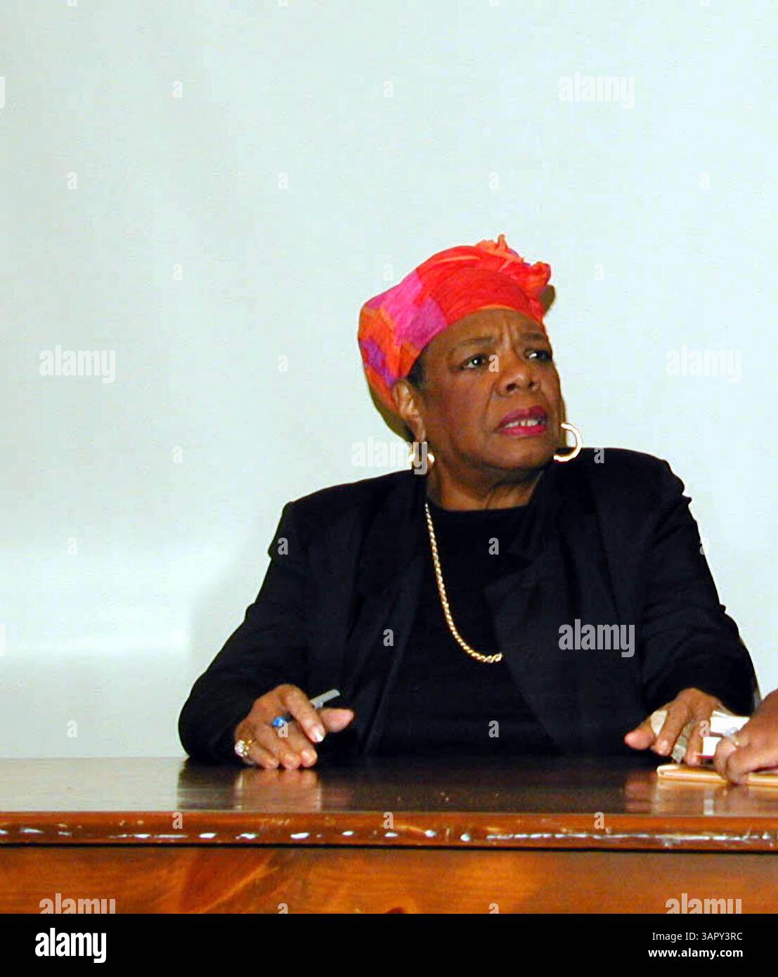 Jan. 1, 2011 - MAYA ANGELOU BOOK SIGNING.BARNES AND NOBLE, NYC 04/11/02 ...