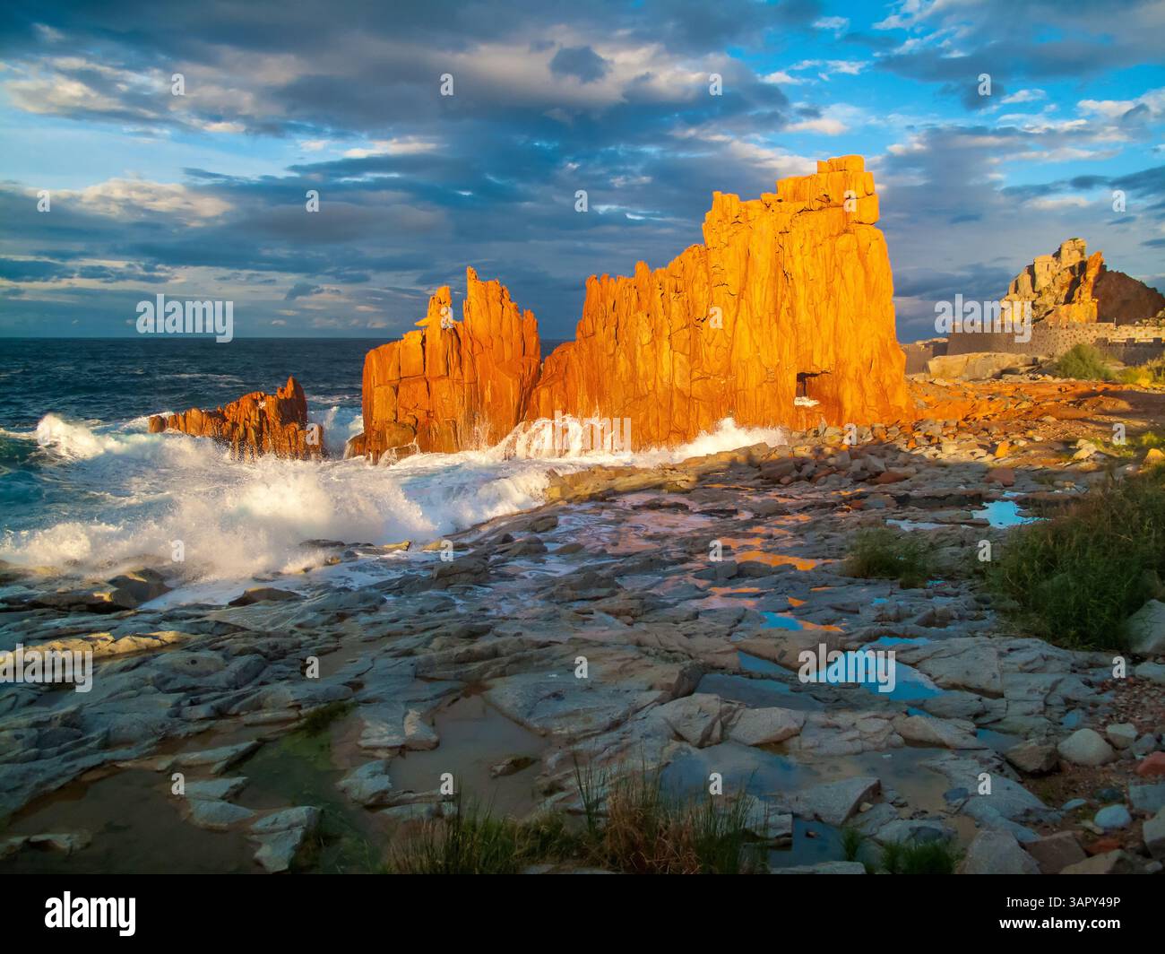 Red rocks beach italy hi-res stock photography and images - Alamy