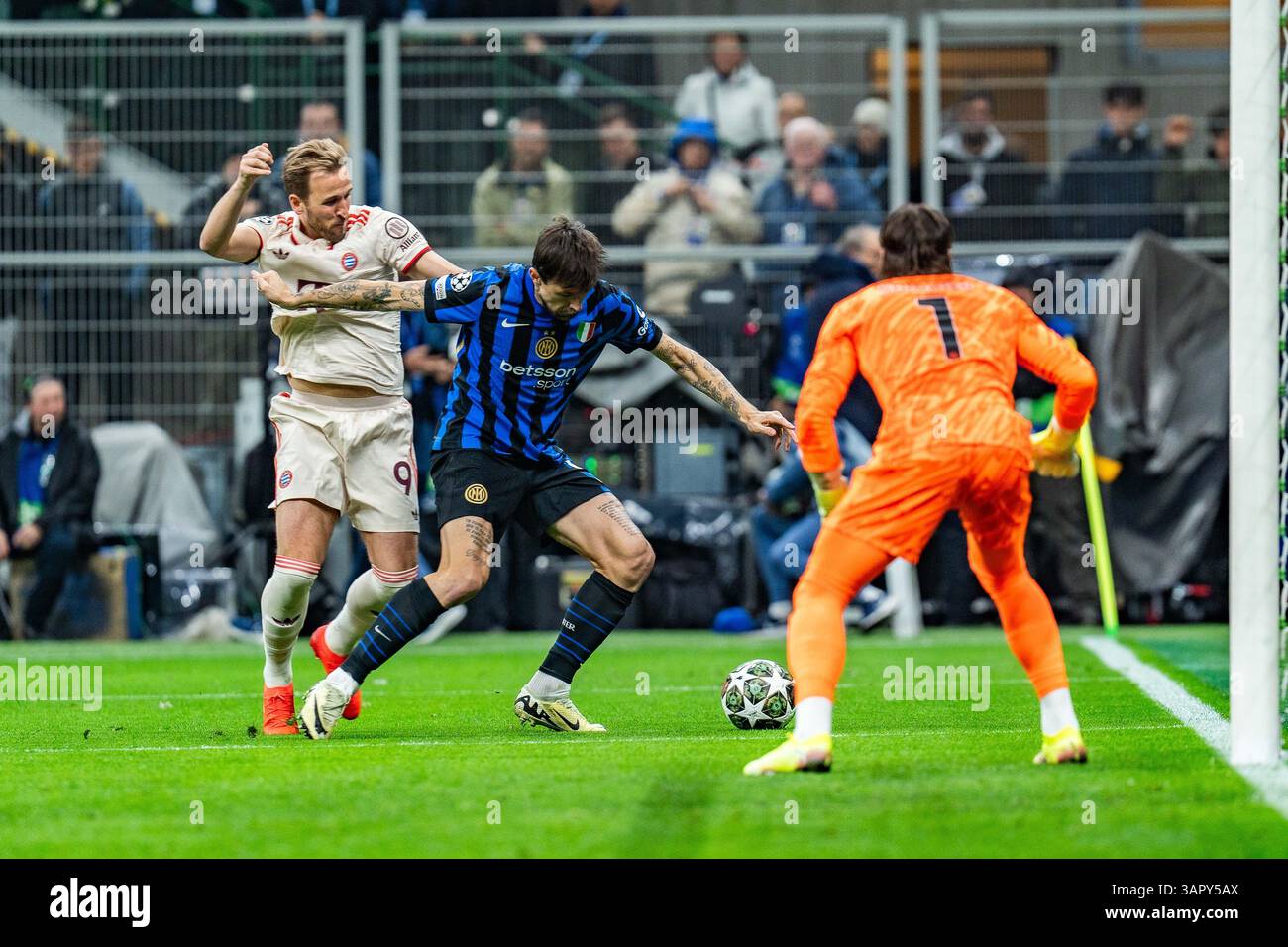 Mailand, Italien. 16th Apr, 2025. 16.04.2025, Inter Mailand vs. FC Bayern München, UEFA ...