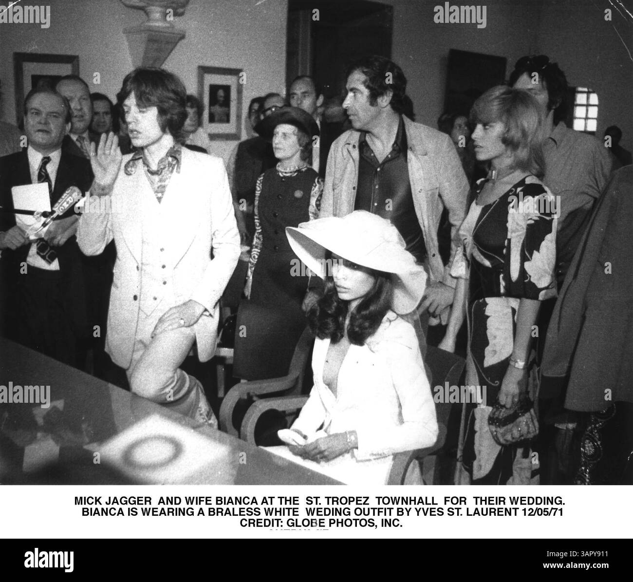 Wedding mick jagger bianca jagger Black and White Stock Photos & Images ...